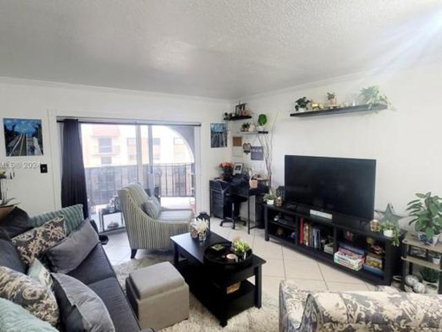 5201 NW 7th St #610, Miami, FL 33126