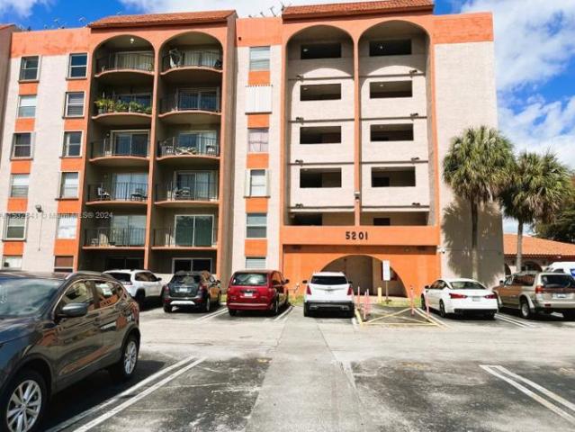 5201 NW 7th St #114, Miami, FL 33126