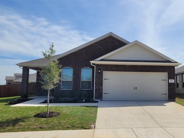 5201 Petal Meadows Dr, Fort Worth, TX 76179