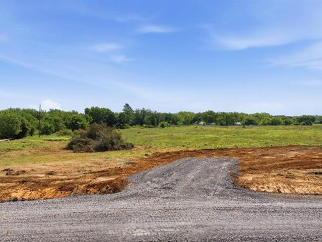 5201 W Lone Chimney, Glencoe, OK 74032