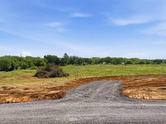 5201 W Lone Chimney, Glencoe, OK 74032