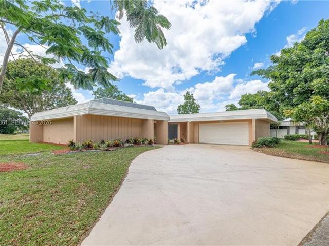 5201 Yellow Pine Ln, Tamarac, FL 33319