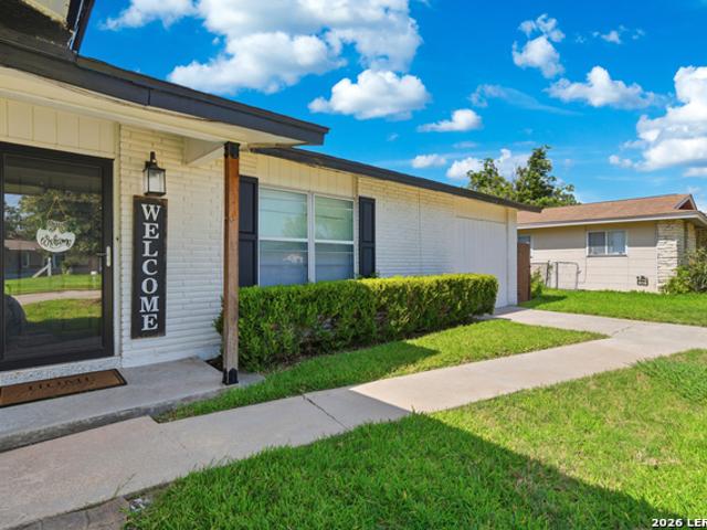 5202 Coral Mist St