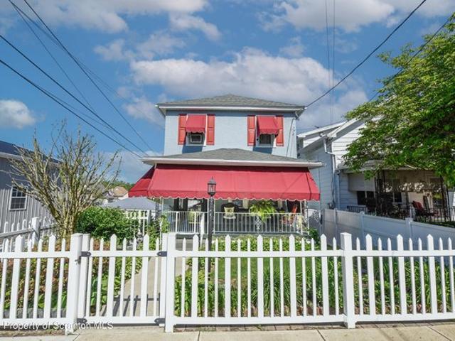 520 4th St, Dunmore, PA 18512