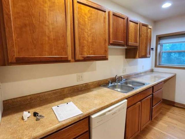 520 524 S Park St 3 Bedroom Apartment for Rent at 520 S Park St, Madison, WI 53715 Greenbush