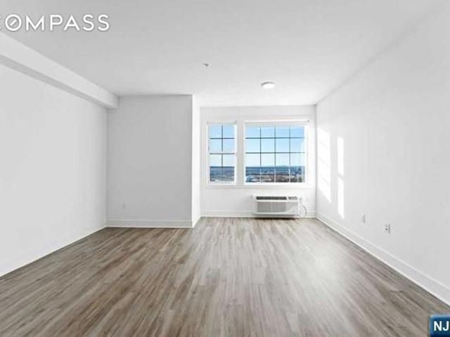 520 Cliff St 222, Fairview, NJ