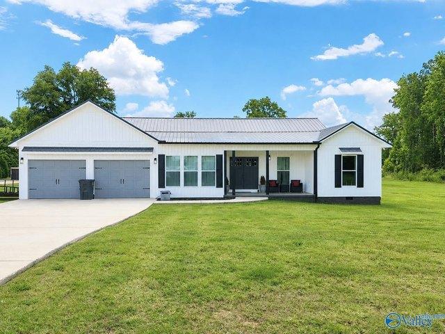 520 Cloverleaf Cir, Killen, AL 35645