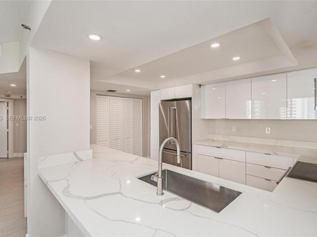520 Brickell Key Dr Apt A1010, Miami, FL 33131