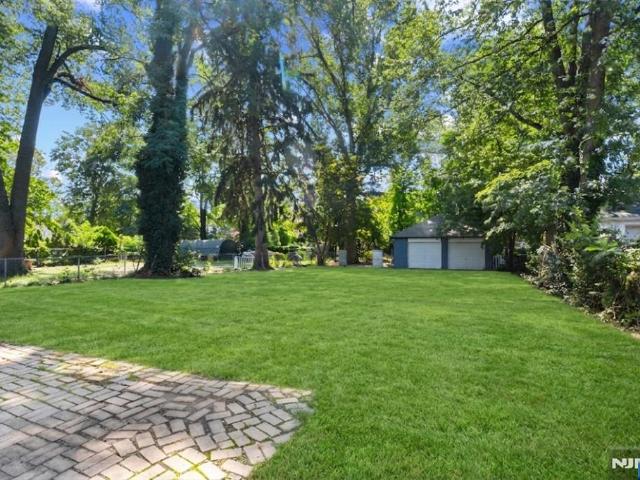 520 Grand Avenue
