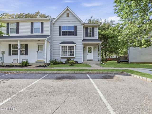 520 Davids Ct, Lakewood, NJ 08701