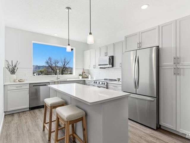 520 Diamond Ln, Emmett, ID 83617
