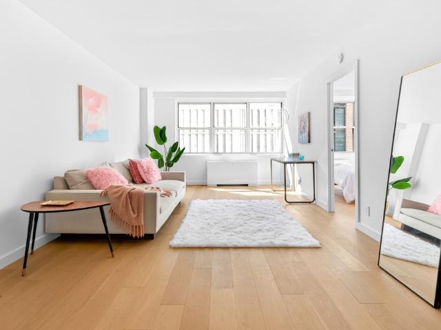 520 E 72ND Street 8U