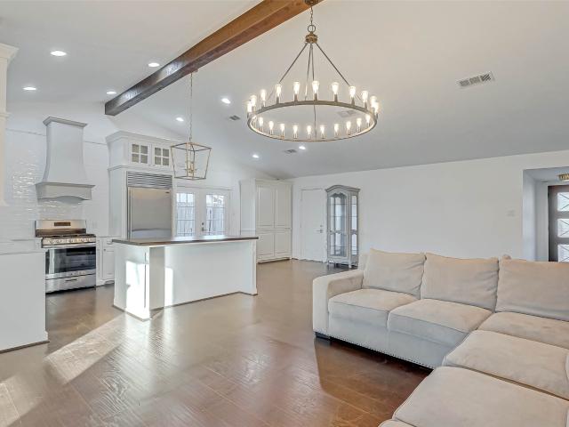 520 E Castle Harbour Drive
