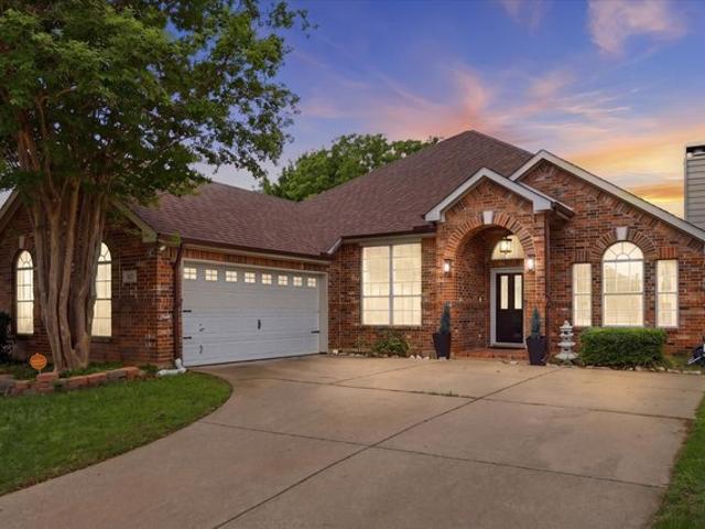 520 E Sandra Ln, Grand Prairie, TX 75052