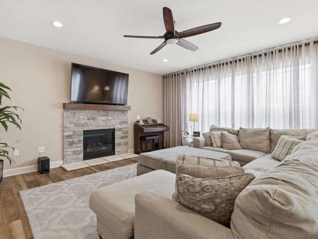 520 Edgewater Dr