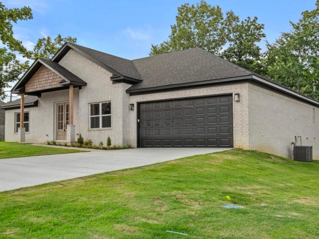 520 Forest Oak Cove