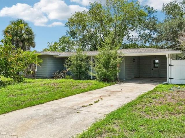 520 Fairfax Ln, Apollo Beach, FL 33572