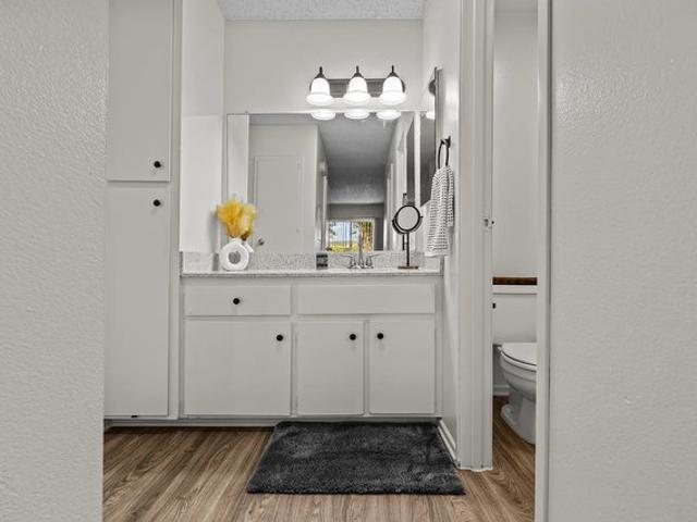 520 Hibiscus Dr, Redlands, CA 92373