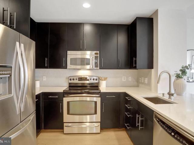 520 John Carlyle Street # 320