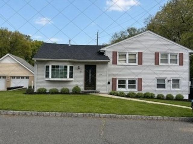 520 Oak St, Kenilworth, NJ 07033
