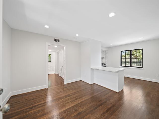 520 Lovett Boulevard 2D