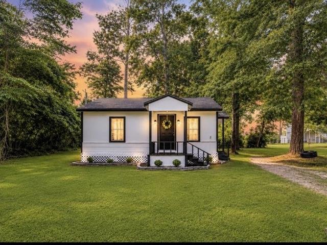 520 Lakeshore Dr, Cleveland, TX 77327
