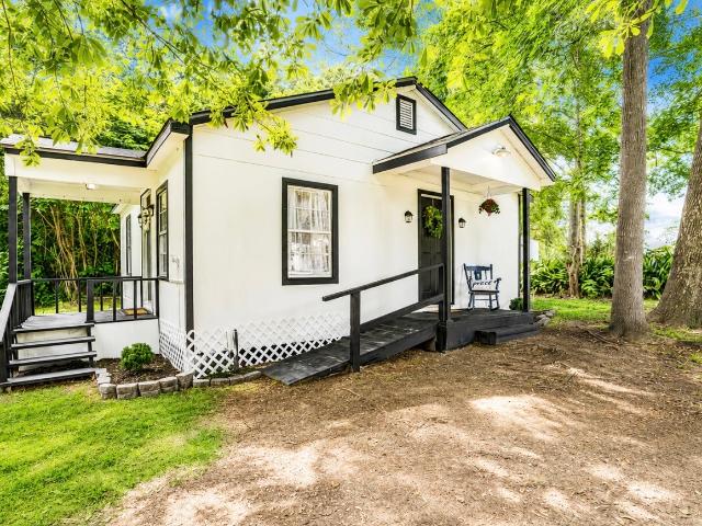 520 Lakeshore Drive