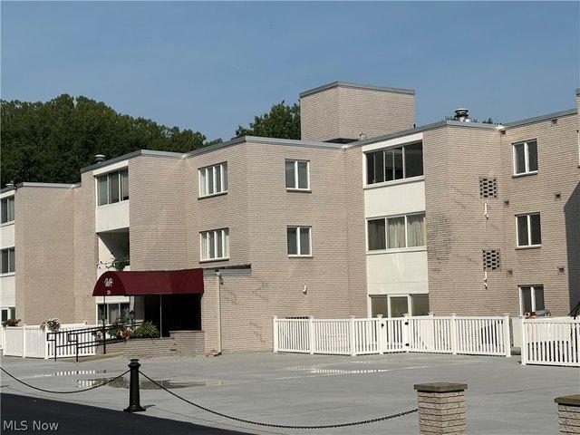 520 Meredith Ln Apt 207, Cuyahoga Falls, OH 44223