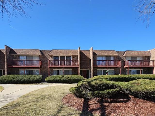 520 N Roberts Dr Apt 2C, Glenwood, IL 60425