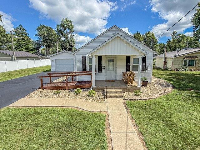 520 S 5th St, Sullivan, IL 61951