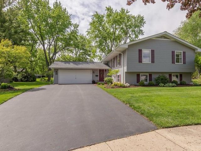 520 S 15th Ct, Saint Charles, IL 60174