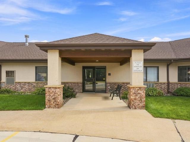 520 S 1st Ave Apt 113, New Hampton, IA 50659