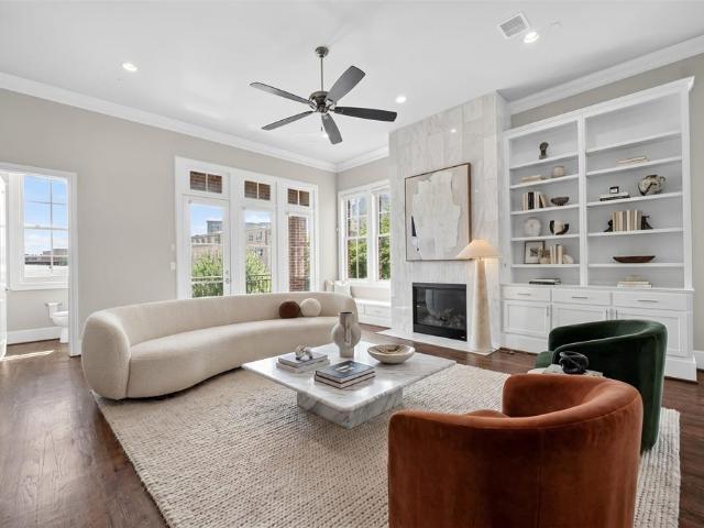 520 S Pearl Expy, Dallas, TX 75201 | MLS #21251 | Compass