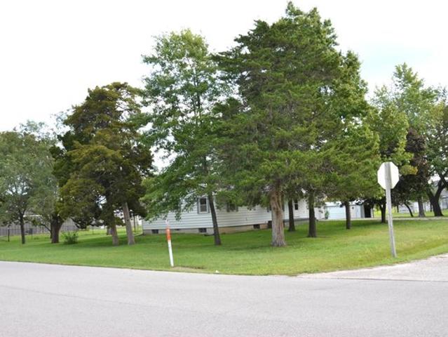 520 Sanders St, Burlington, KS 66839