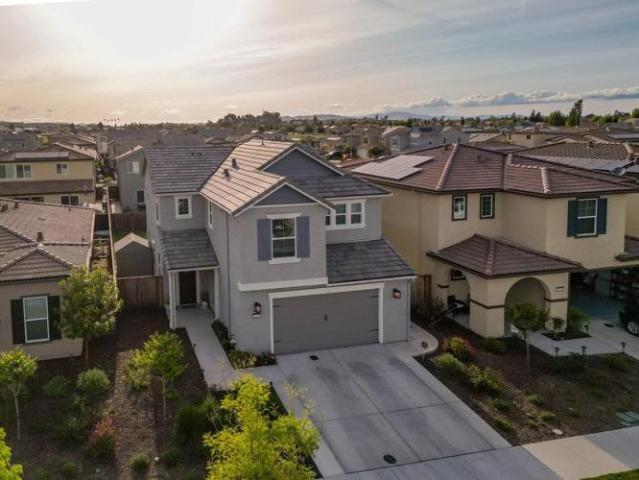 520 Seville Dr, Hollister, CA 95023