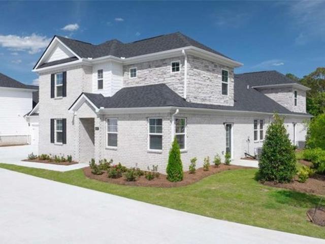 520 Silvermoon Dr, Loganville, GA 30052
