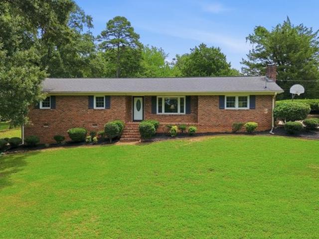 520 Springdale Dr, Royston, GA 30662