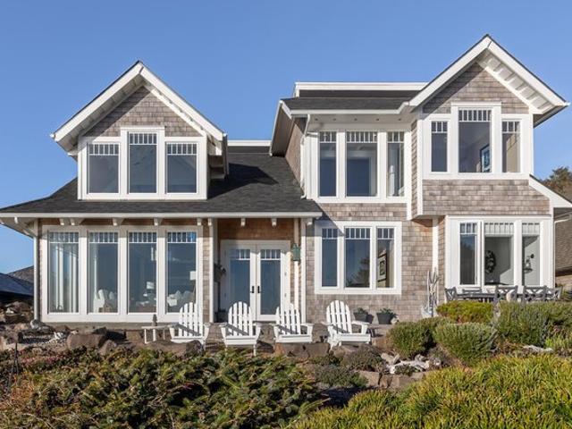520 SW Cove Pt, Depoe Bay, OR 97341