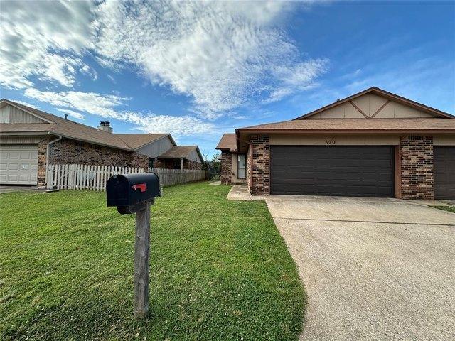 520 Peppertree Ln, Midwest City, OK 73110