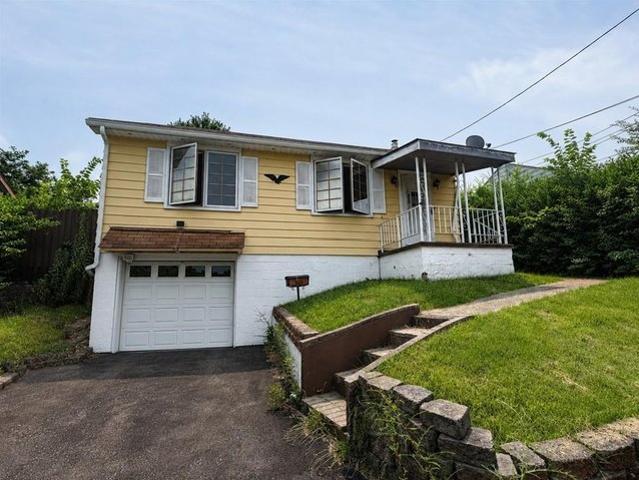 520 Pinehurst Dr, North Versailles, PA 15137