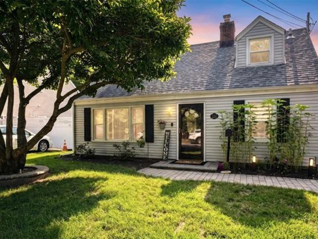 520 Riverside Ave, Massapequa, NY 11758