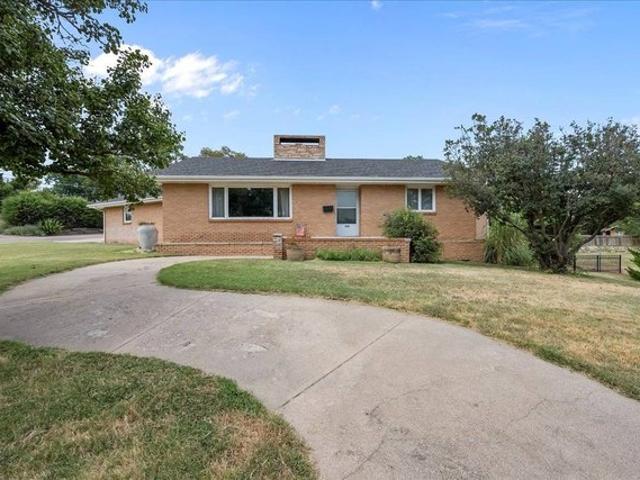 520 W 3rd St, Larned, KS 67550