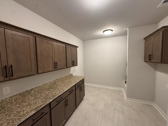 520 W Foxrun