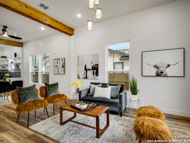 520 W Mistletoe