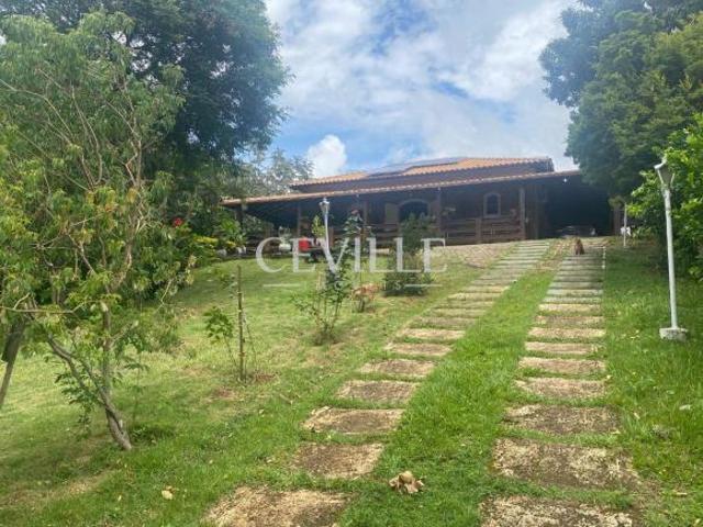 520m² Lote 1.500m² 06 quartos 4 suítes