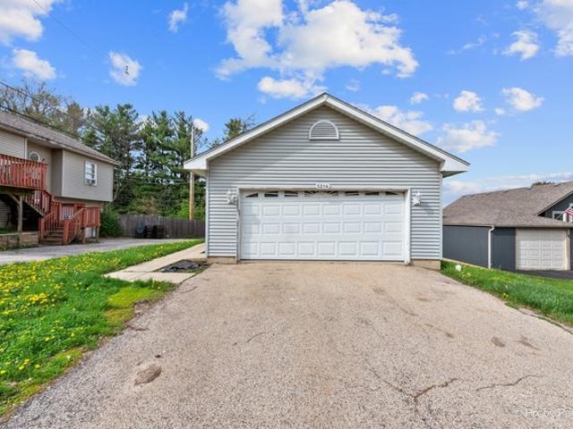5214 Parkview Dr, McCullom Lake, IL 60050