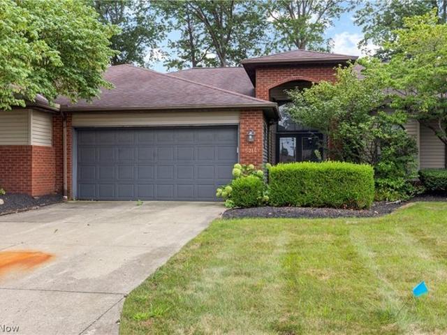 5214 Parkhurst Dr, Sheffield village, OH 44054