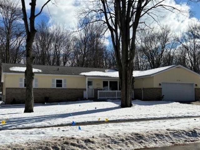 5214 Plainfield St, Midland, MI 48642