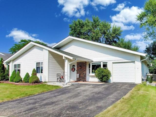 5215 Cinema Dr, Hanover Park, IL 60133