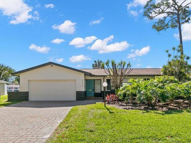 5215 Dover St NE, Saint Petersburg, FL 33703